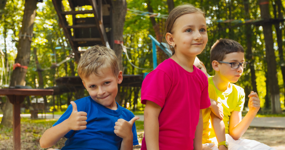 Créer un environnement sûr et stimulant pour l’enfant autiste au camp d ...
